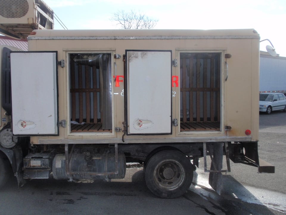 johnson-frp-12-ft-4-door-cold-plate-body4 - Penn Care, Inc.