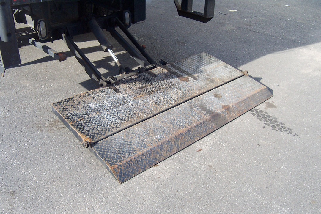 maxon-1500-3000-lb-steel-tuck-gates1 - Penn Care, Inc.